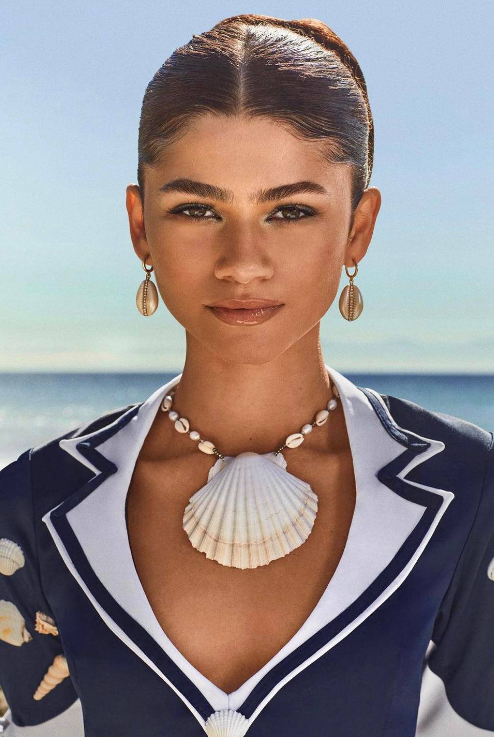 Someone feed me pics lets chat about her!! | Scrolller