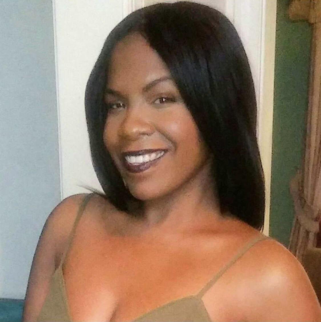 someone flash my aunt (messenger only) DM for info | Scrolller