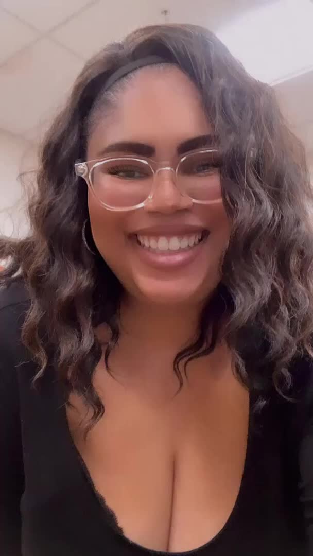 …something about being naughty at work in the file room gets me going… | Scrolller