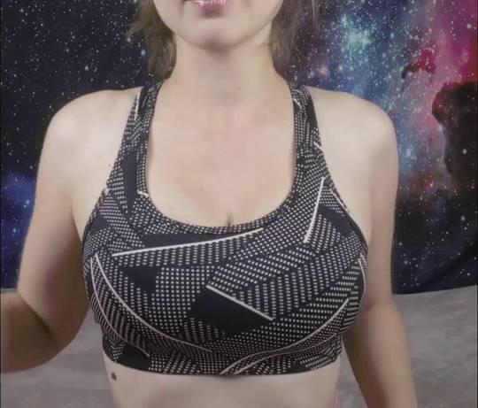 Sports bra titty drop 😋 | Scrolller