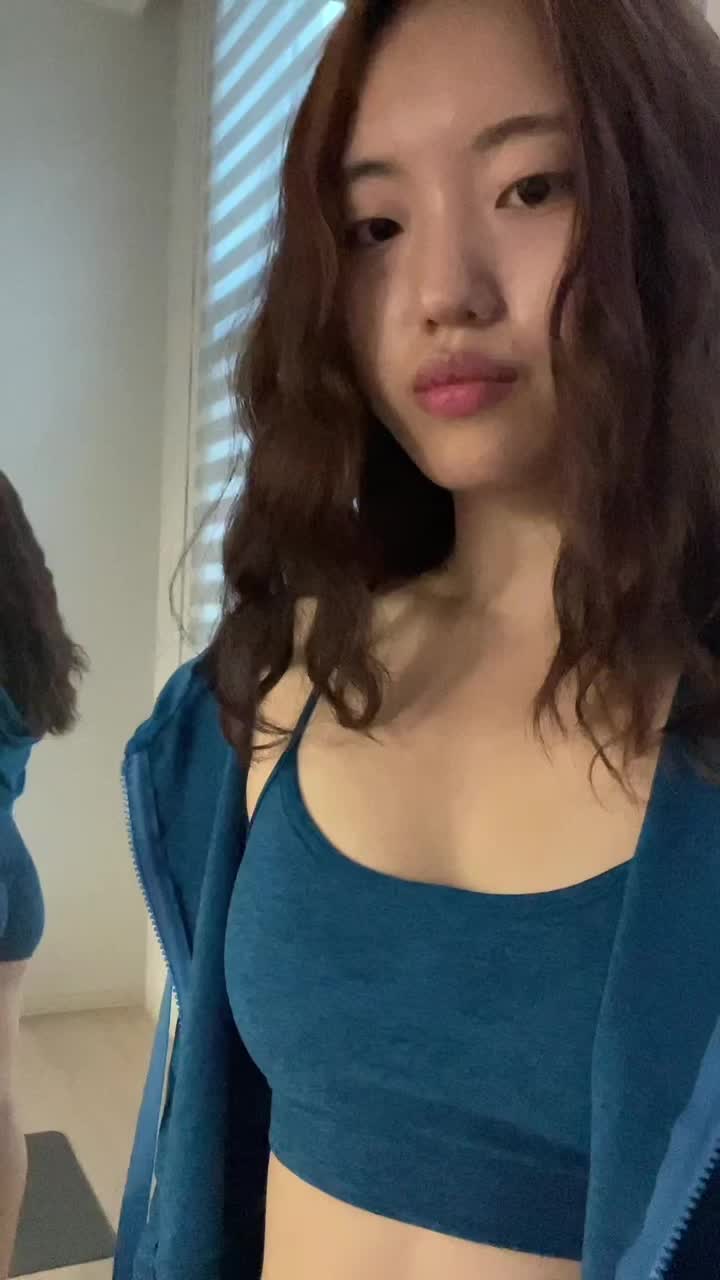 Spot that hawt booty 🤓🥵 | Scrolller