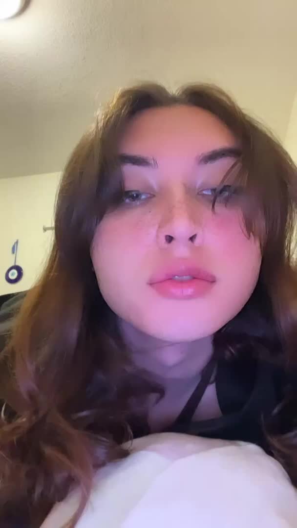 spread me open | Scrolller