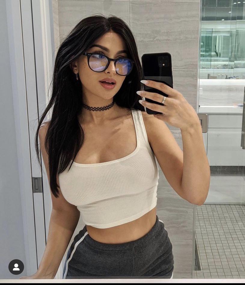 Sssniperwolf | Scrolller