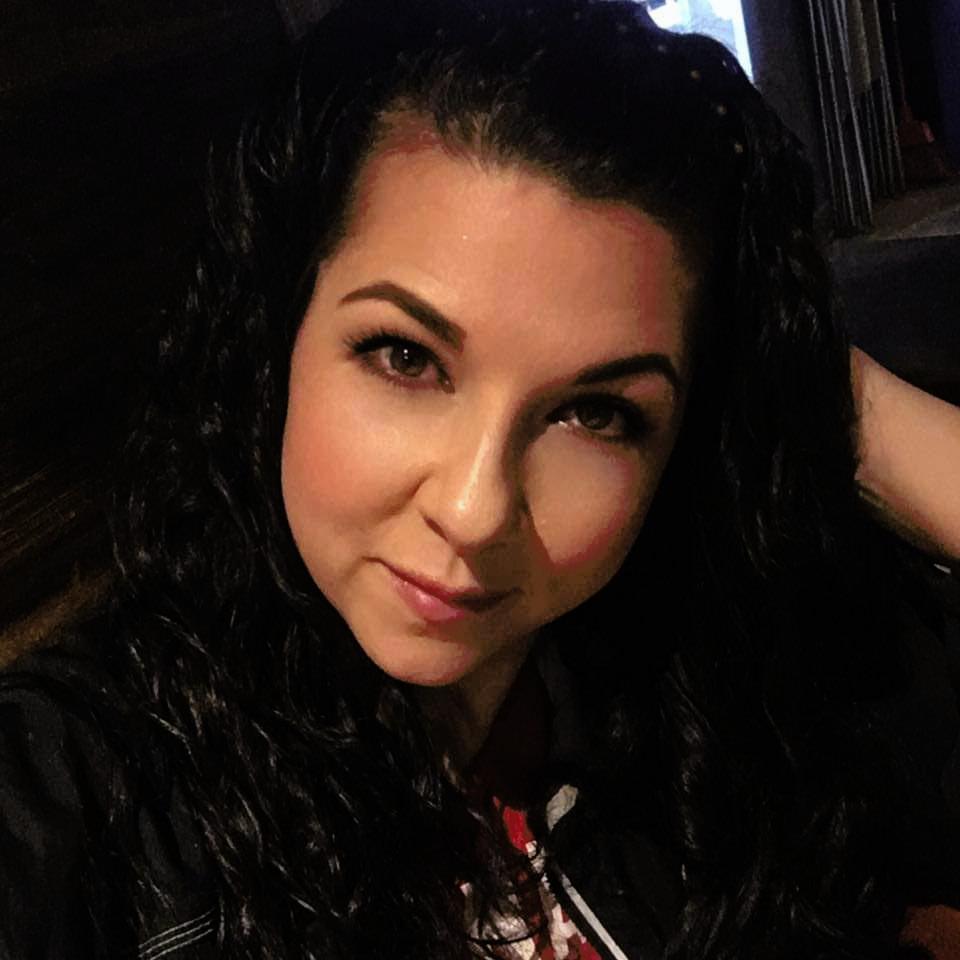 Stacey 44f ... Good Evening | Scrolller