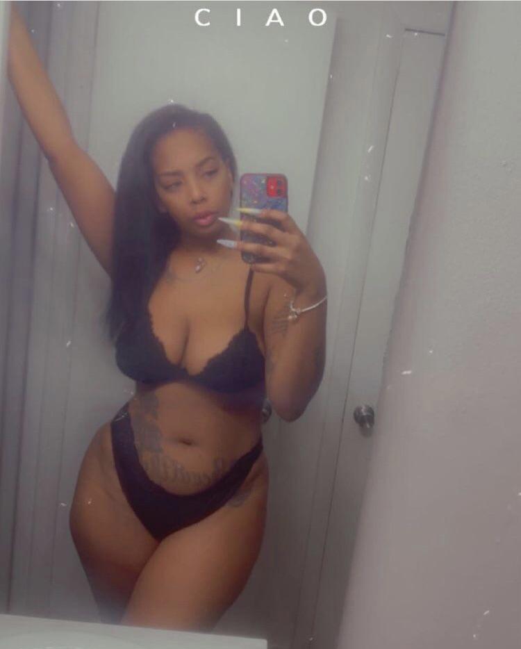 Stacked and thick 😍😍💦💦 | Scrolller