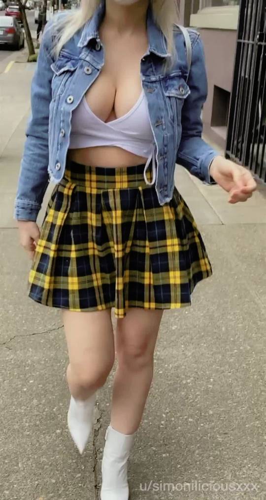 Stacked student [flash]es her tits on the street | Scrolller