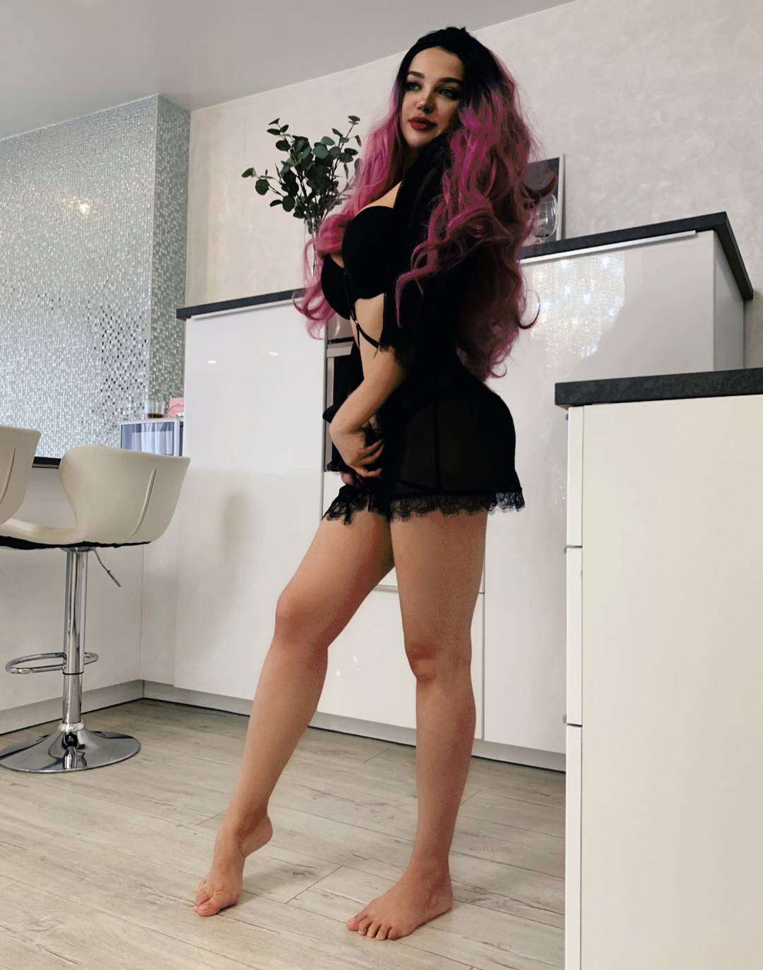 Would you be ok with me using your face as my seat? | Scrolller