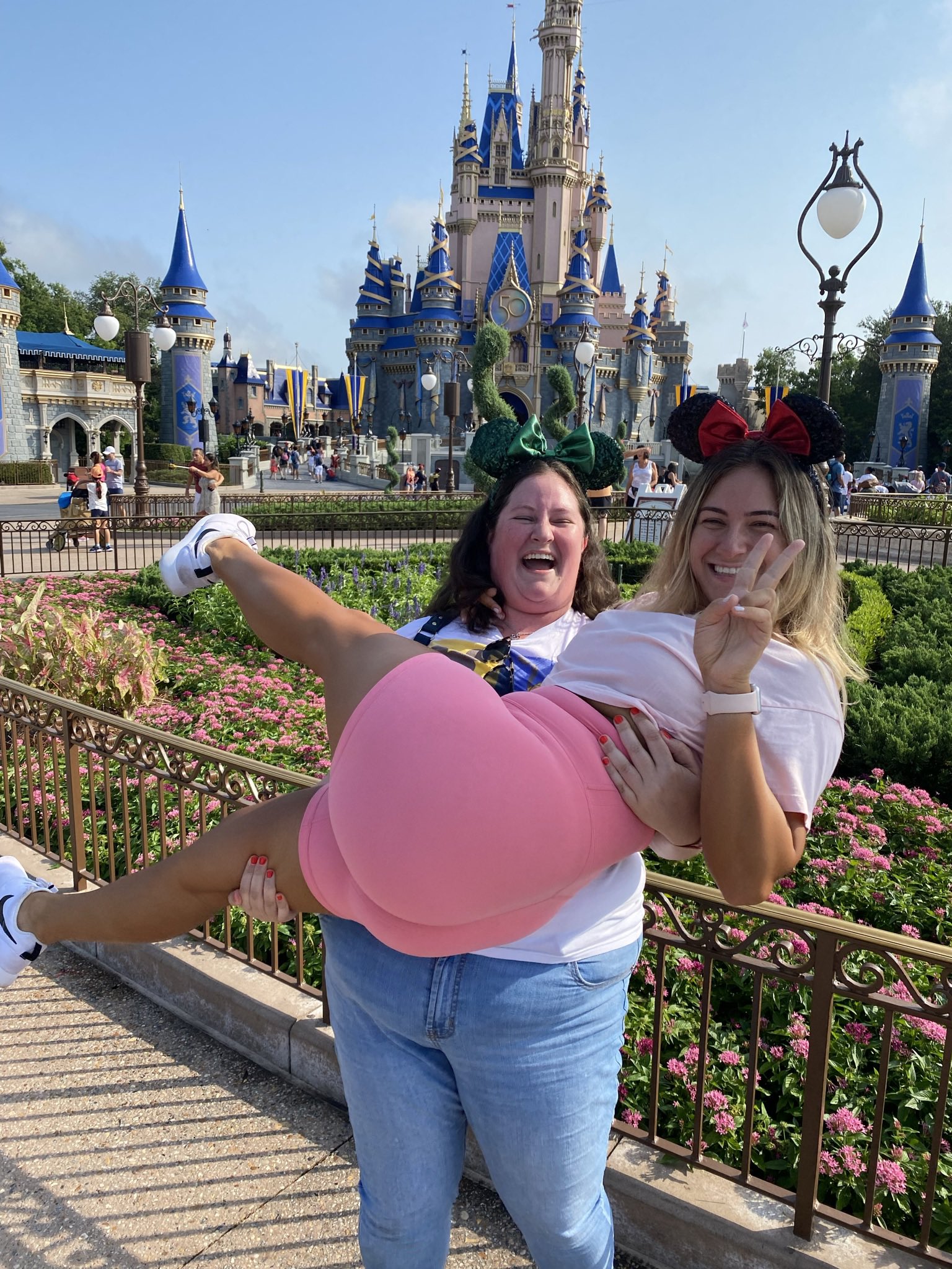 Stephanie (BBCAN10)'s full cheeks | Scrolller