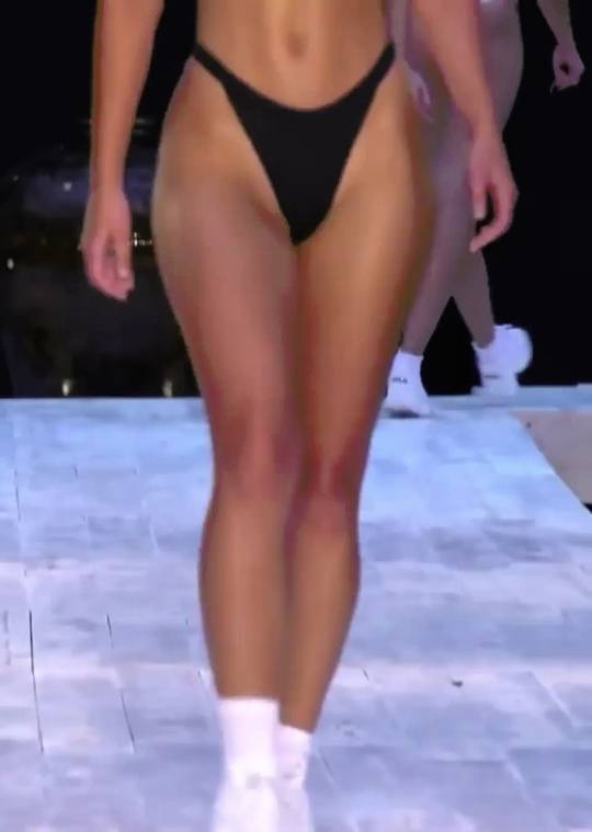 Stephanie Rayner | Scrolller