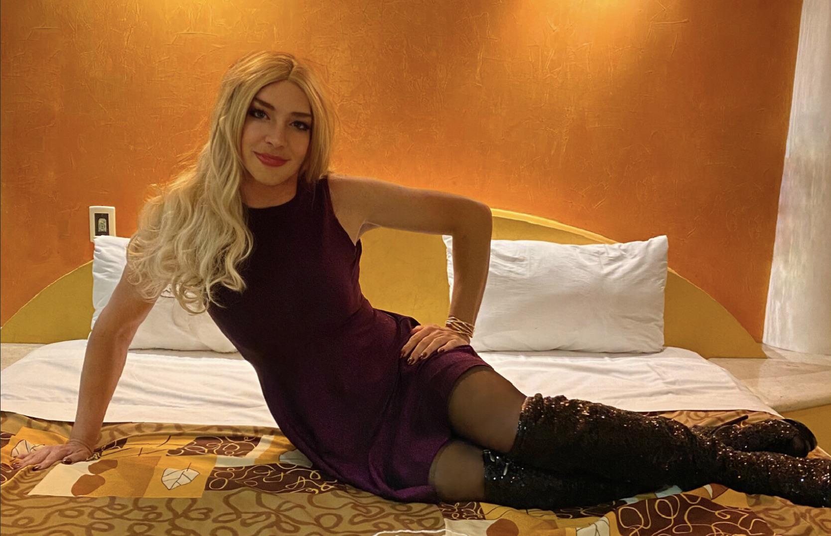 Still straight even if this is my favorite outfit right? | Scrolller