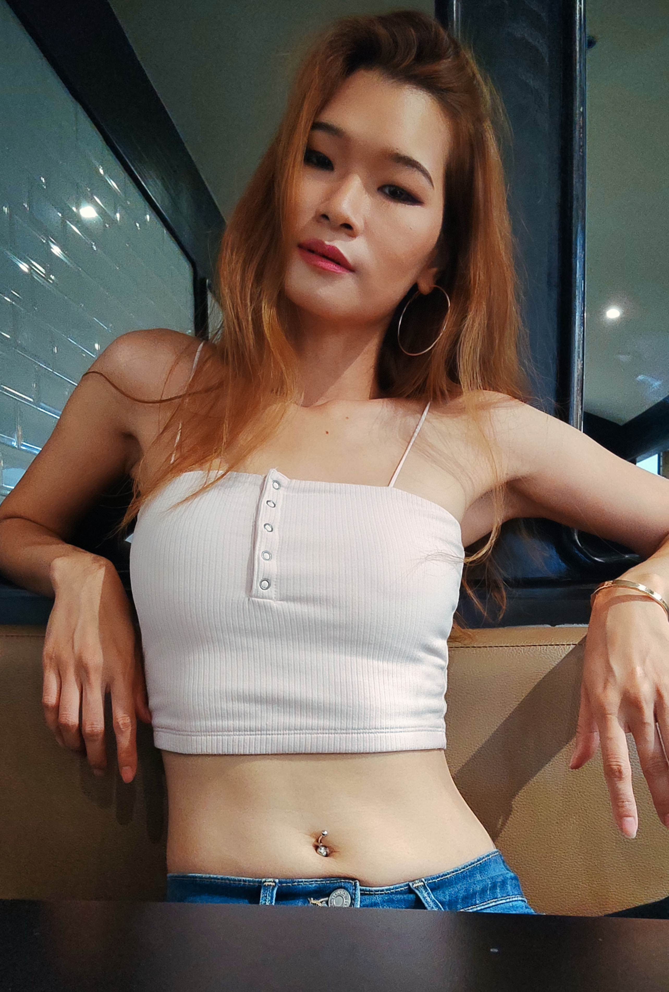 Stop staring at my belly button | Scrolller