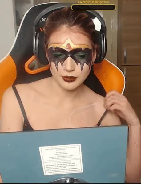 Strippin on stream | Scrolller