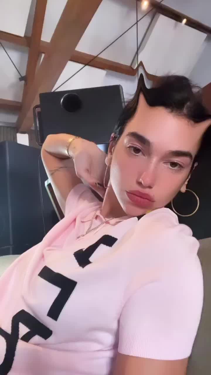 Studio Selfie | Scrolller