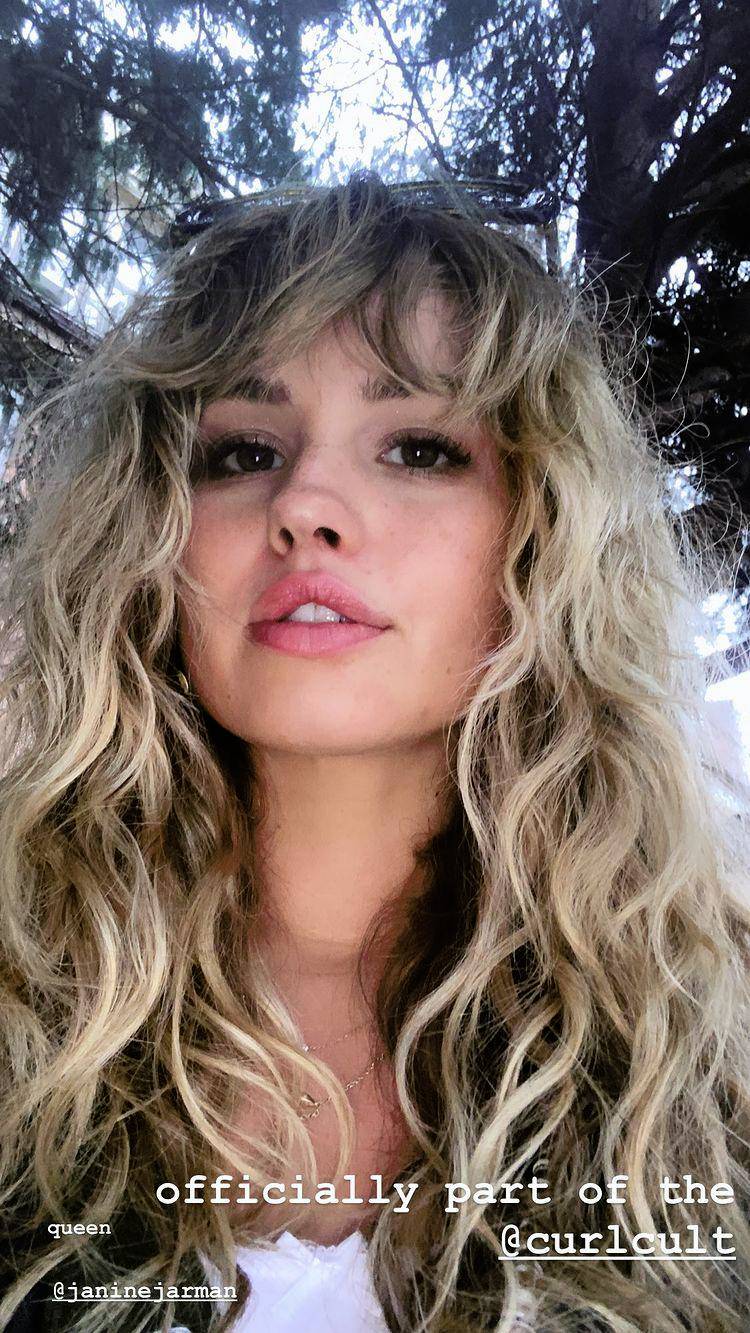 Stunning Curls Scrolller stunning-curls-scrolller