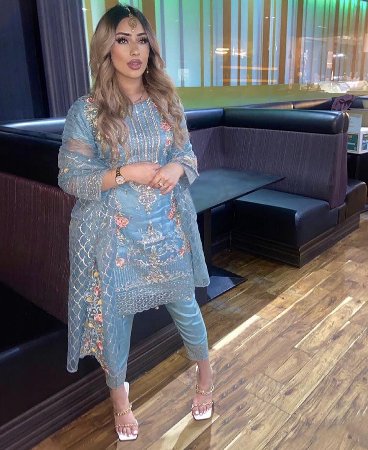 Stunning 👑 Scrolller