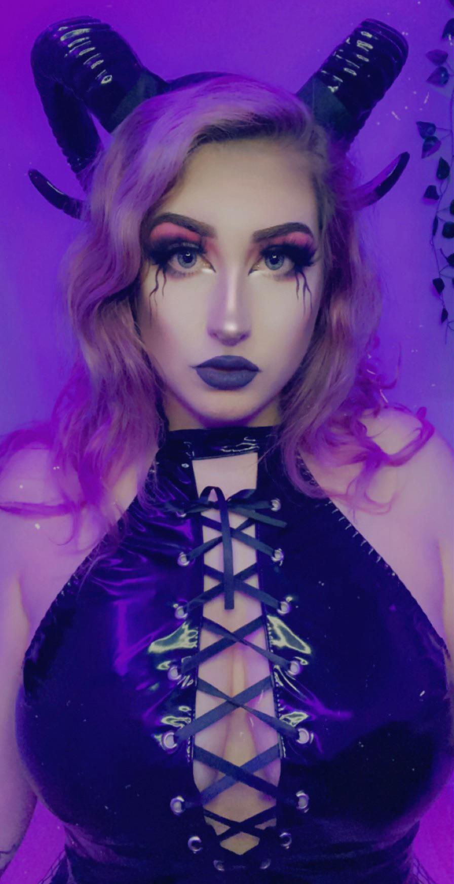 😈 Succubus 😈 | Scrolller