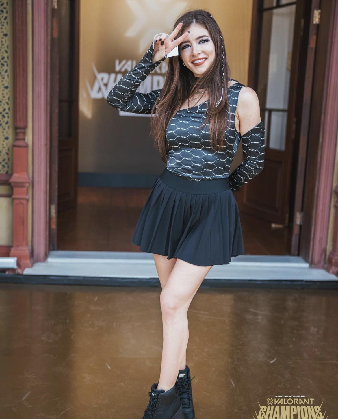 Lovely Chrissy | Scrolller