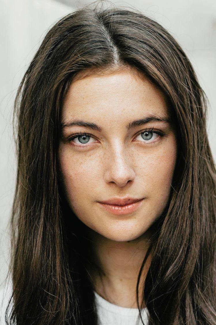 Such Beautiful Eyes And A Cute Freckled Face Scrolller