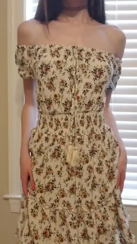 [F] Sun dresses are perfect for flashing | Scrolller