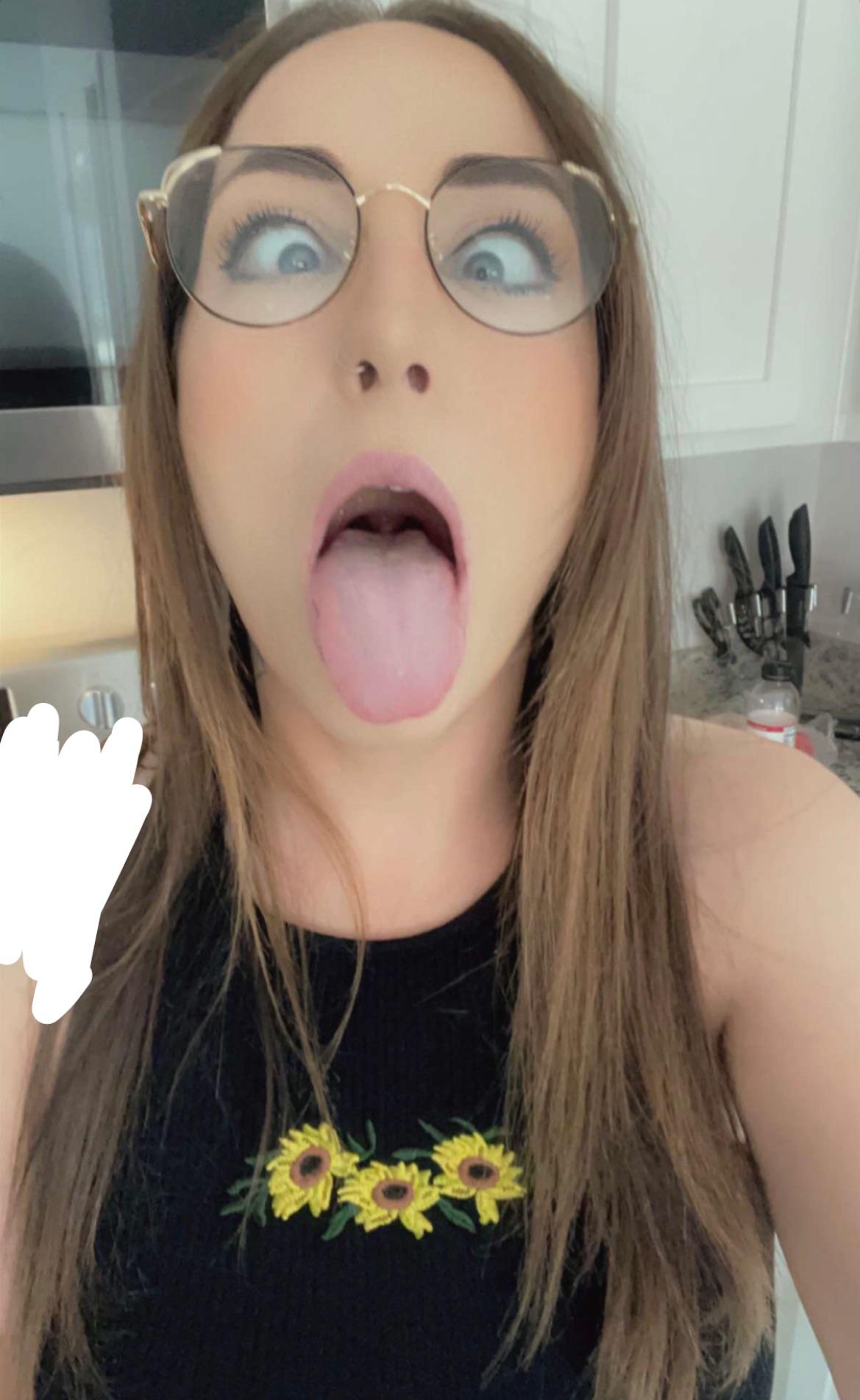 Sunflower Girl Ready for Seed | Scrolller