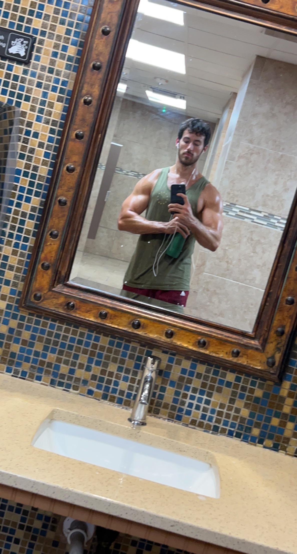 Sweaty gym pump! | Scrolller