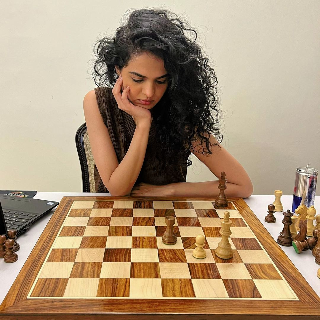 Tania Sachdev Studying Endgames | Scrolller