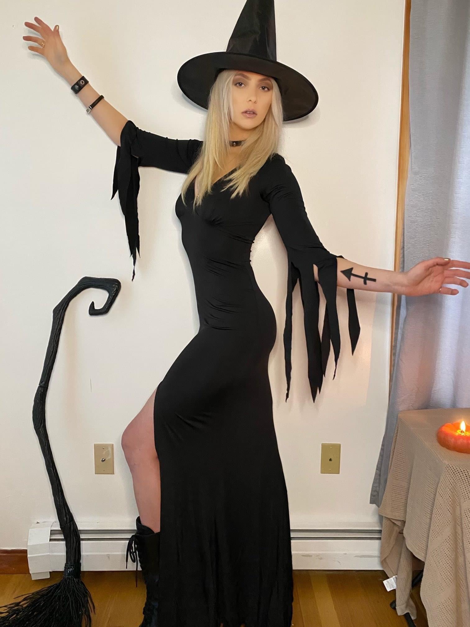 Taylor Momsen Scrolller