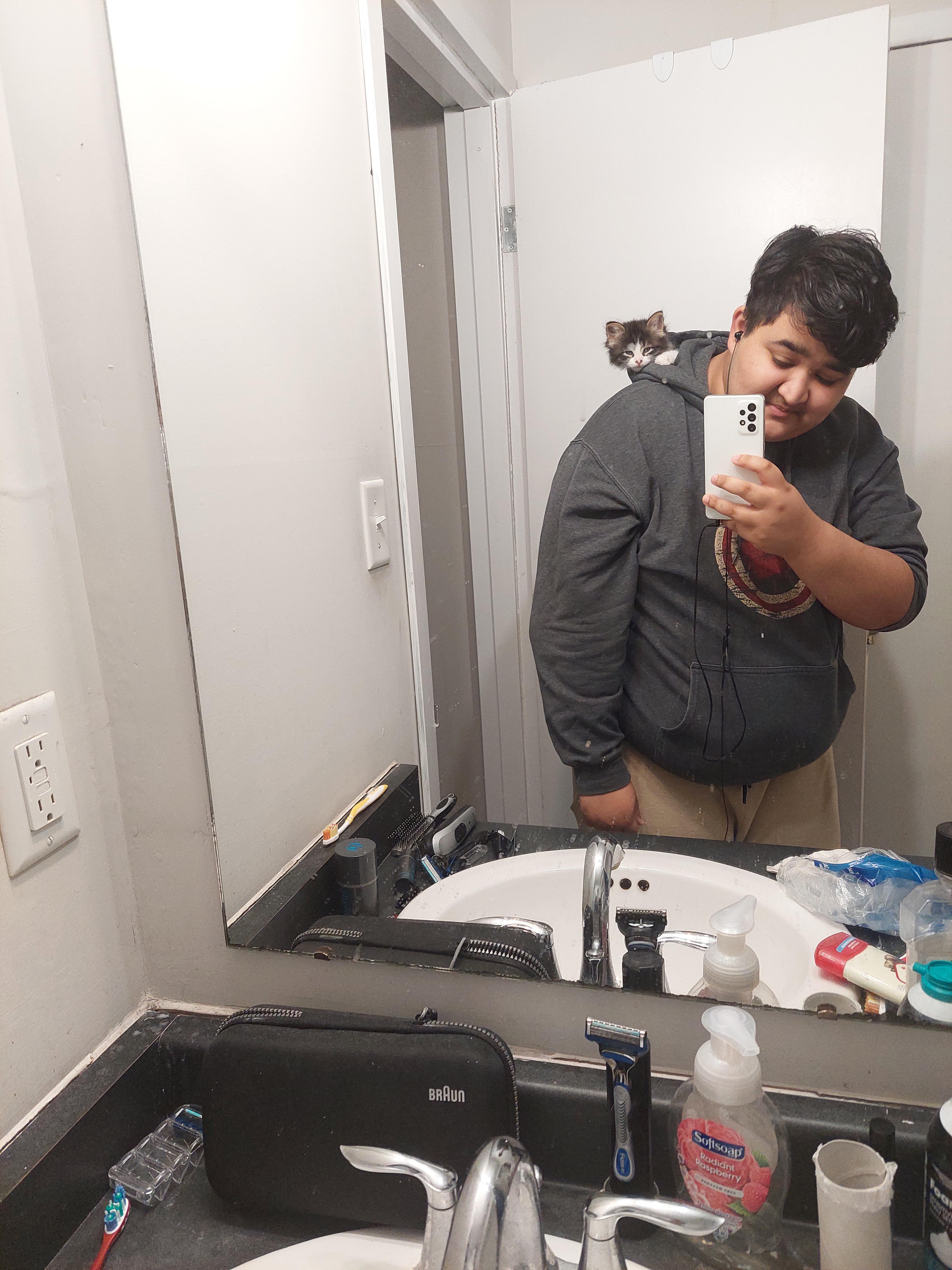 technically she's in a hat | Scrolller