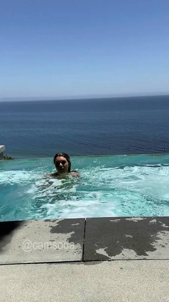 That JIGGLE | Scrolller