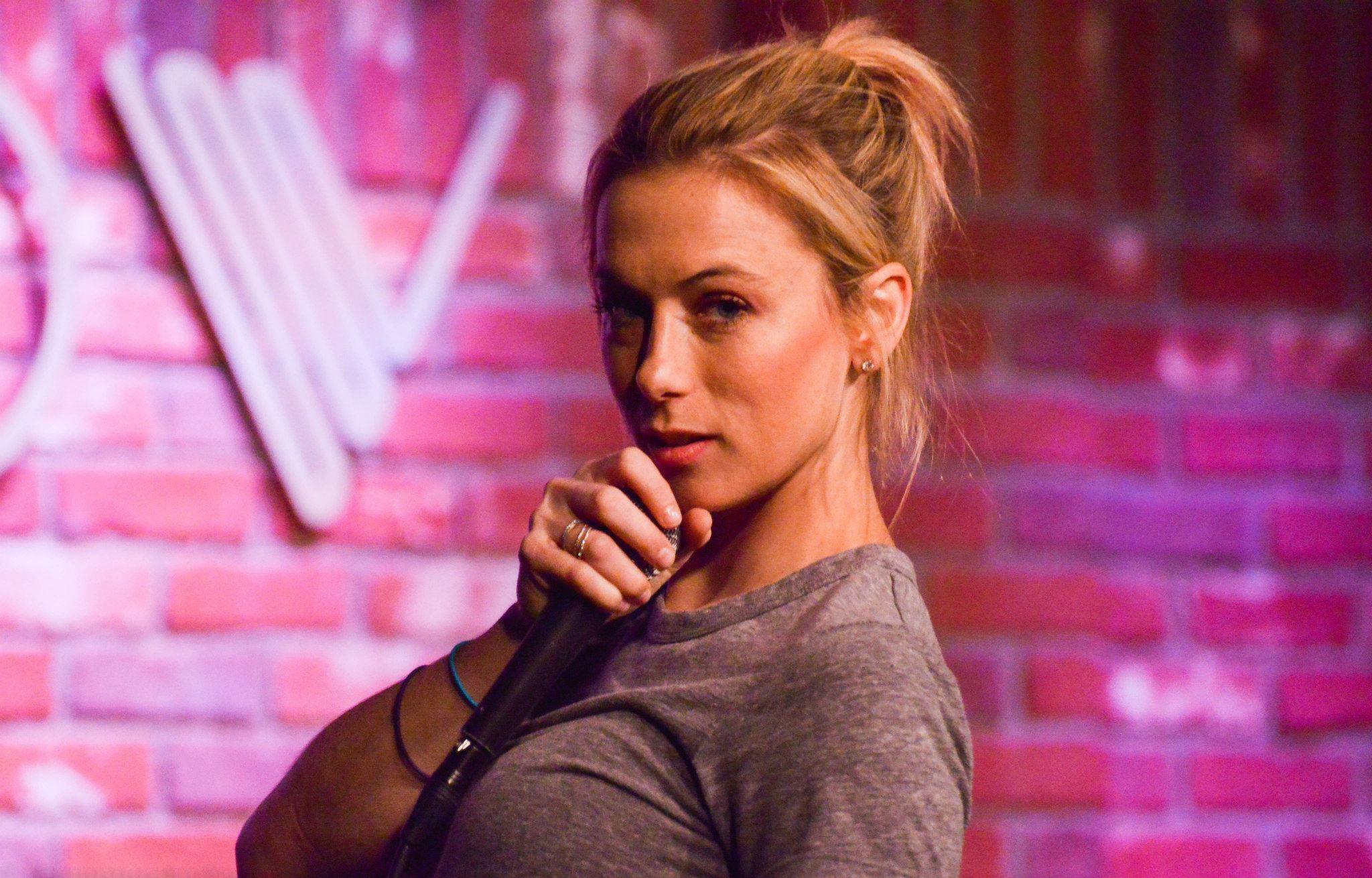 That Pose | Scrolller