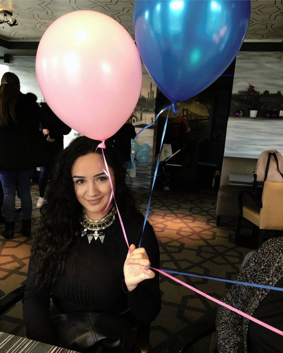 The balloons in her hand are not the only big things | Scrolller