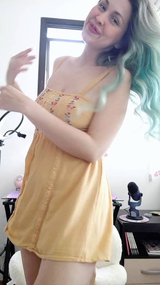 It's pussy little flashing time lol | Scrolller