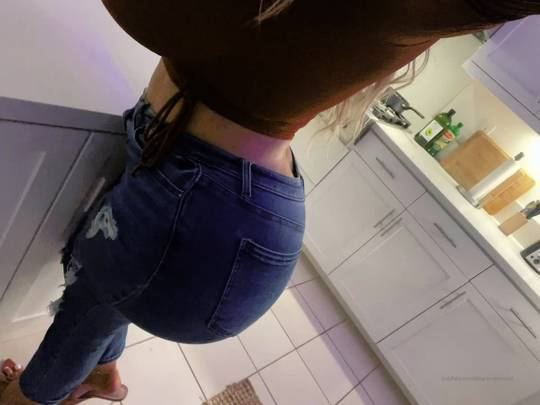 The bolted milf queen | Scrolller