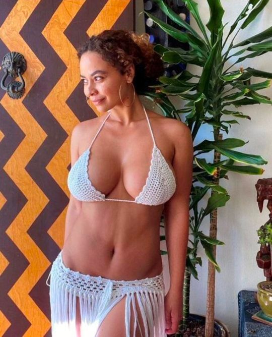 The Cabana #7: A Follower's Collection (10 Photos) - I've Never Wanted To Find A Loose Thread ...