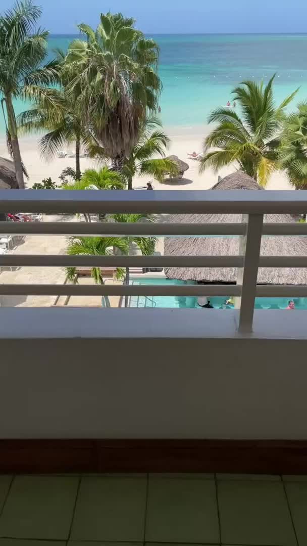 The Hotel Balcony Is The Perfect Blowjob Spot Scrolller