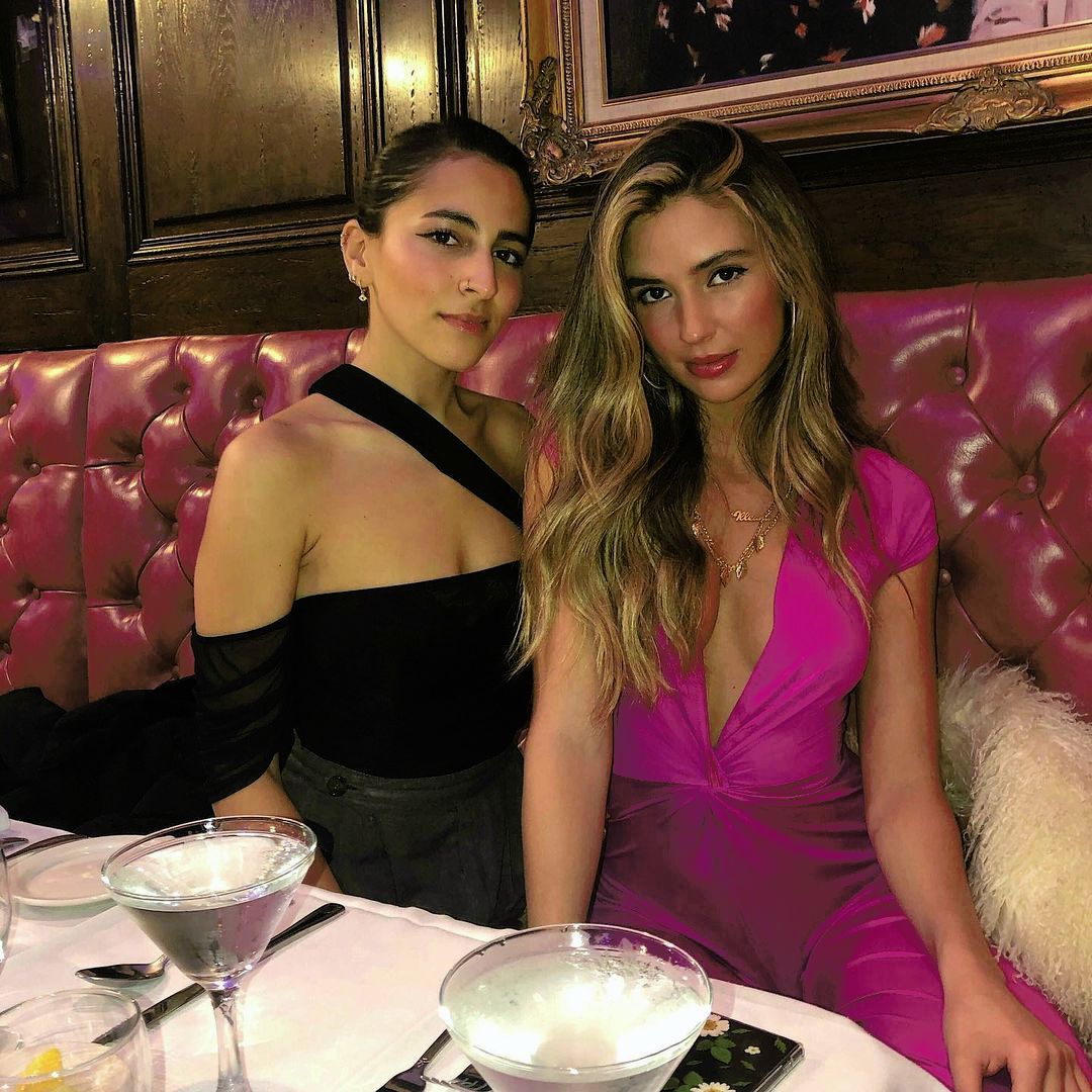 the pink booth | Scrolller