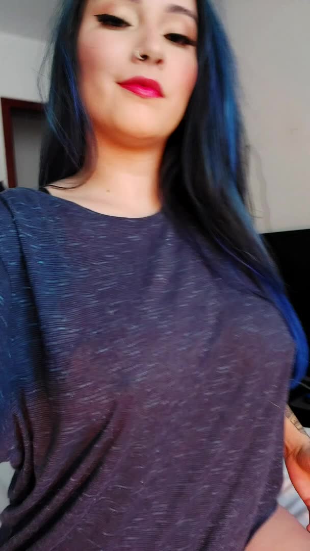 the secret I hide under my baggy shirts | Scrolller