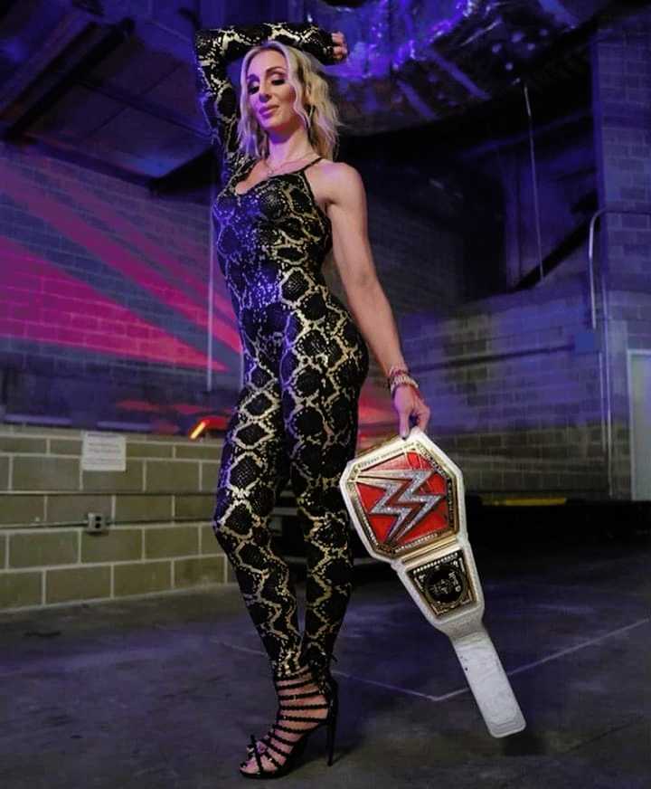 The snakeskin queen | Scrolller