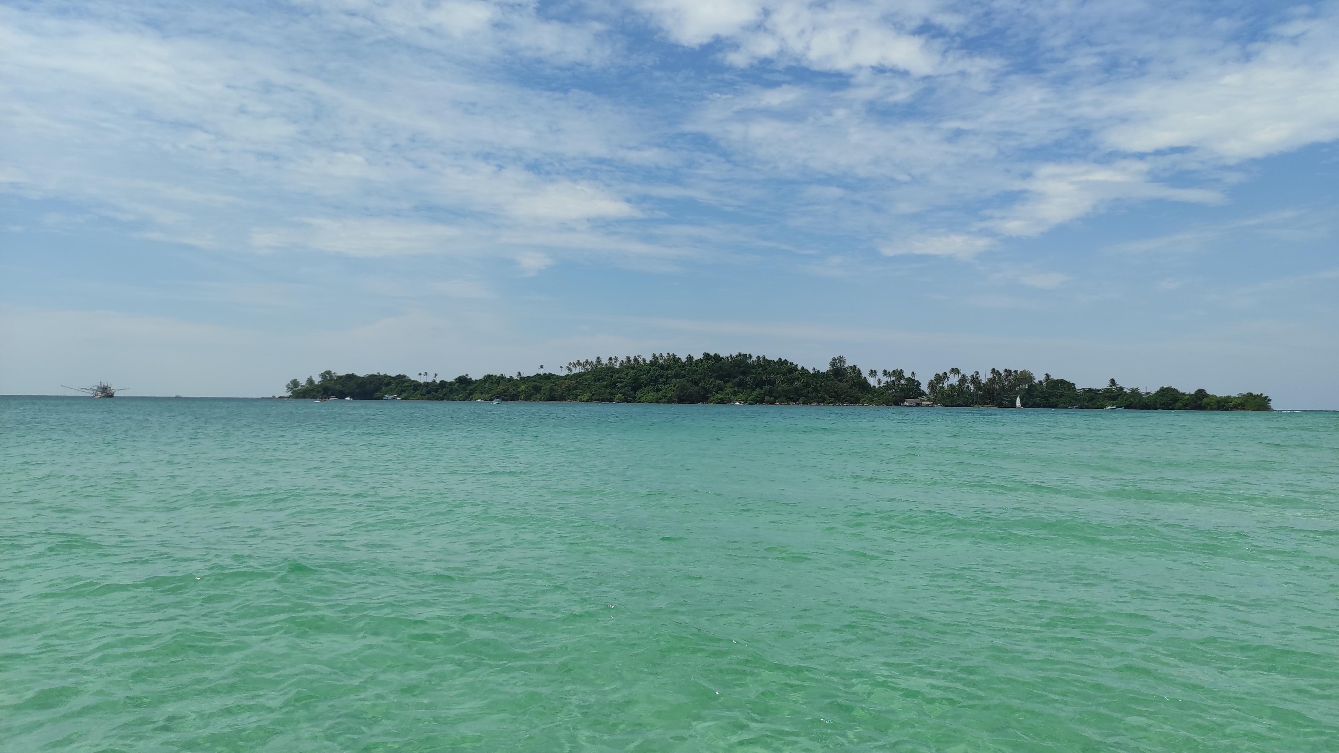 The water ist very clear. | Scrolller