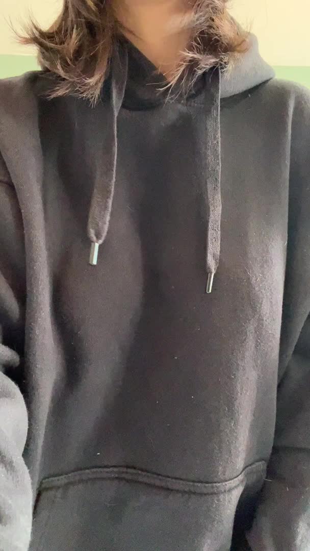 RULE N1: Don't wear bra under hoodies | Scrolller