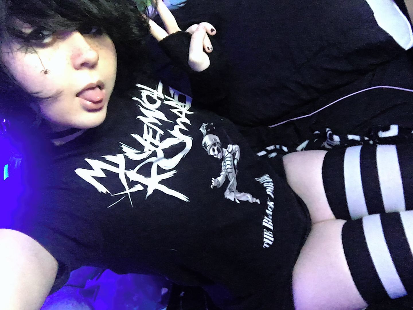 Thicc thighs and emo is a really good combo | Scrolller