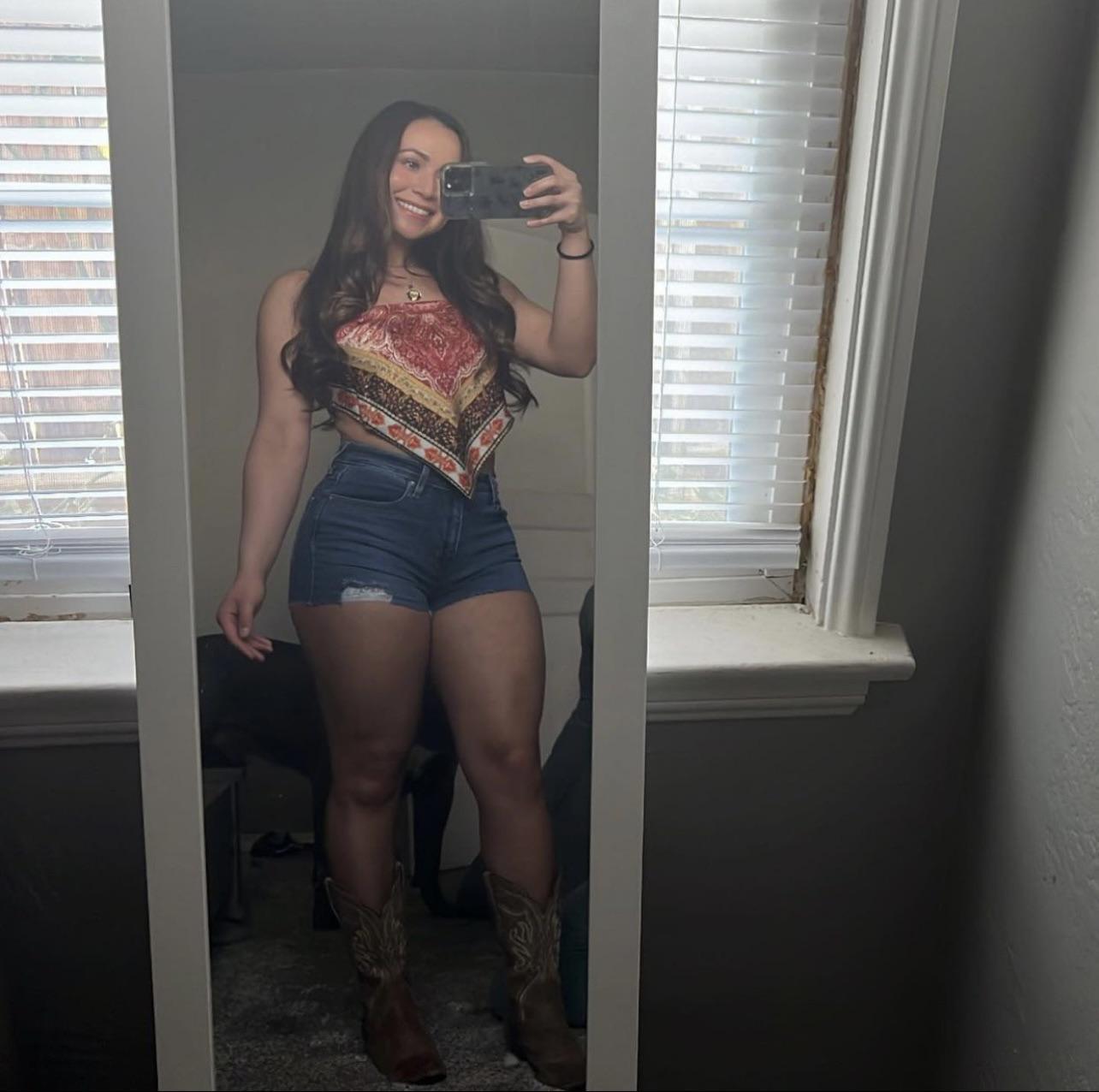 Thick thighs get me triggered | Scrolller