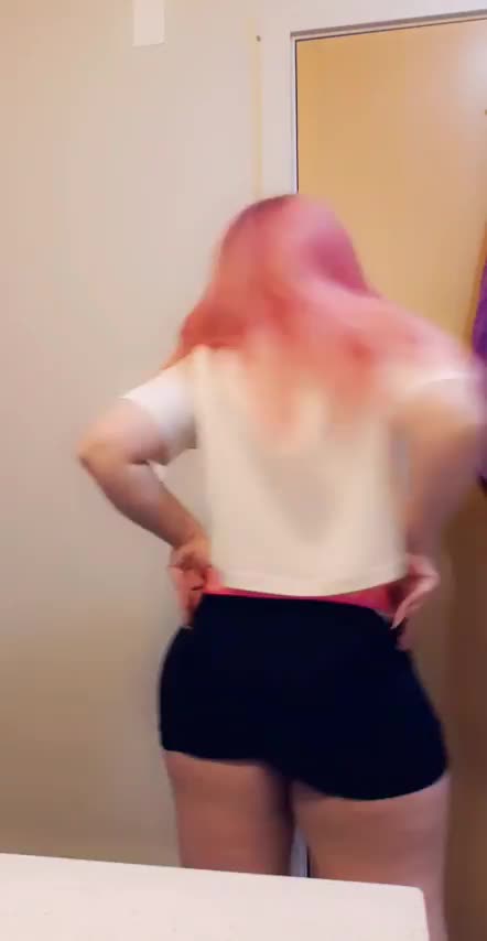 Bubble butt status🍑 | Scrolller