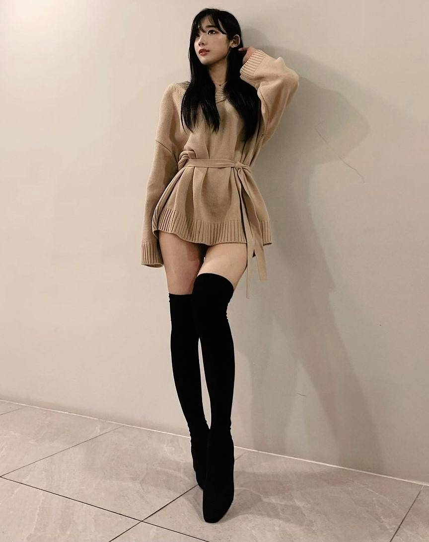 Thigh high boots | Scrolller