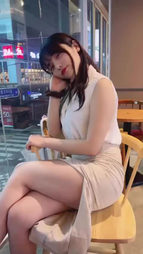 Thighs on display | Scrolller