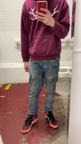 Thing is a big work place distraction | Scrolller