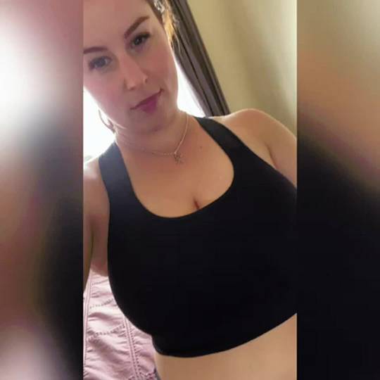 This bed is so comfortable! | Scrolller