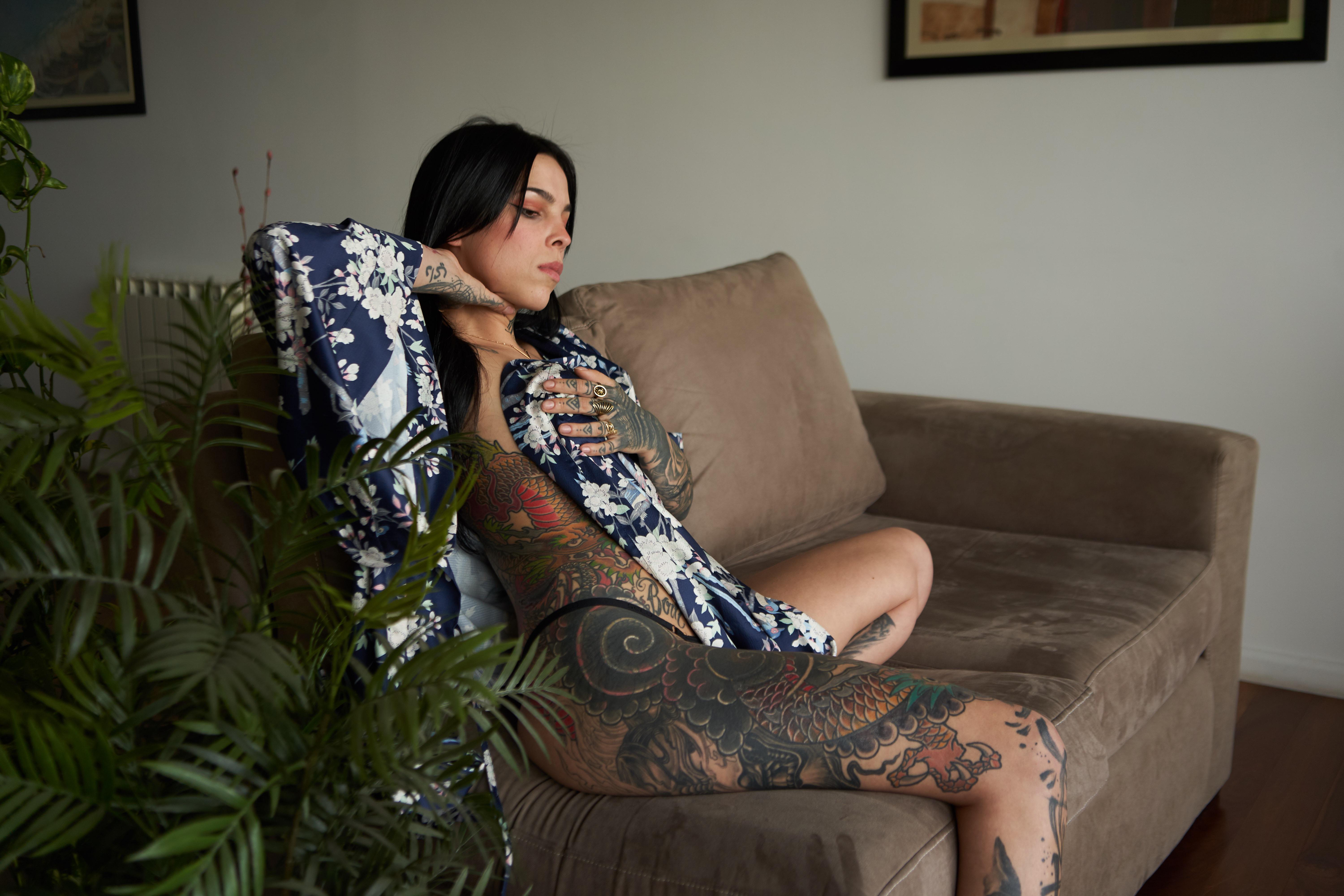 This dark brunette demon it’s waiting | Scrolller