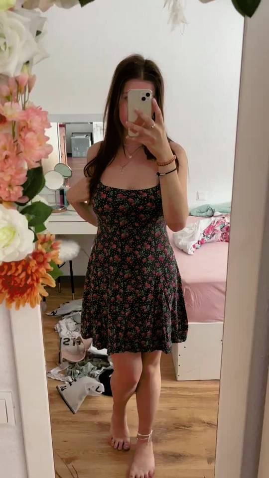 This is my application for being your new girlfriend | Scrolller