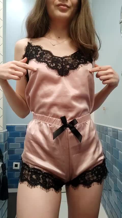 This one is for early birds 😘 Anyone awake yet? | Scrolller